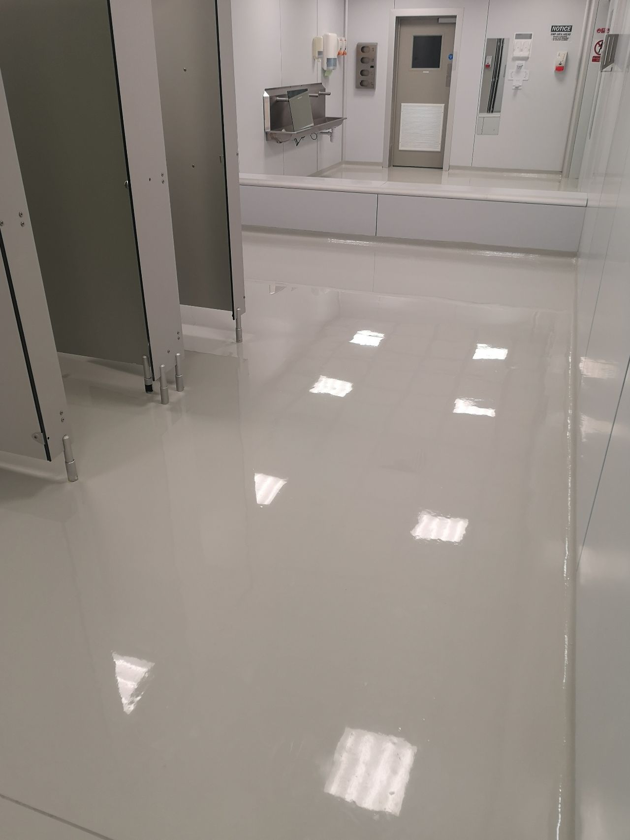 4. Quay cleanroom re-floor - GMP CliniBuild Ltd